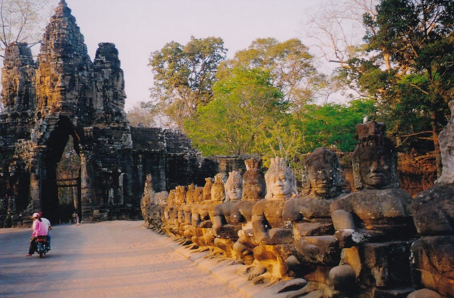 One of the World’s most Dramatic Entrances to a City; The Ancient Khmer ...